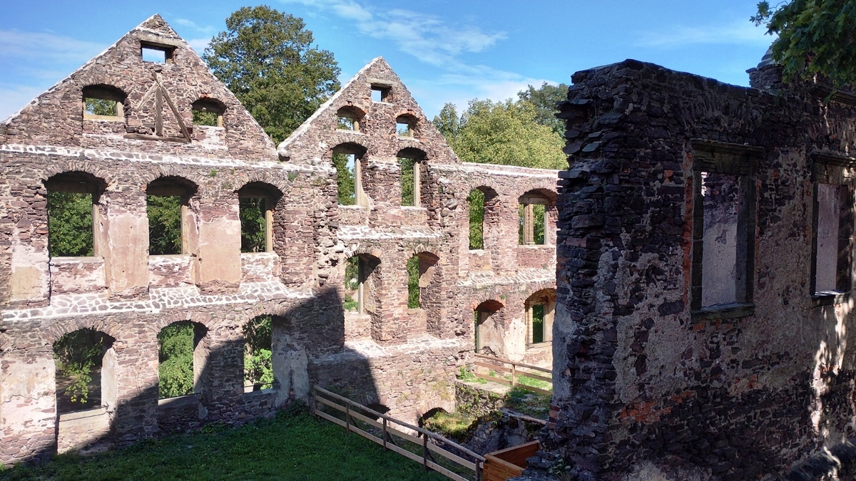 Zamek Świny - MYzwiedzaMY